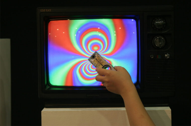 Tivi bị nhiễm từ: Dấu hiệu và mẹo khắc phục triệt để